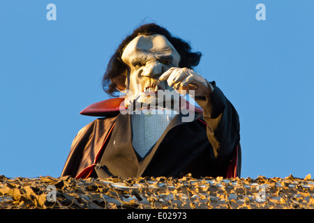 Vampire looking down from the rooftop Stock Photo - Alamy