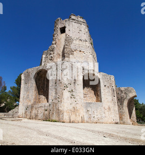 Tour Magne, Roman tower and landmark in the Jardins de la Fontaine ...