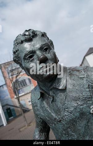 Dylan Thomas statue in bronze with Theatre and people behind Marina ...