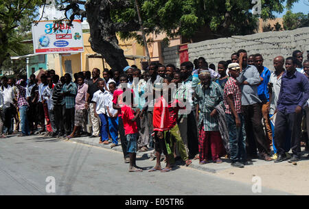 Residents in the Somali capital Mogadishu shop in Hamar-Weyne Market on ...
