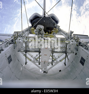 The assembly of structures in the payload bay of the Space Shuttle ...