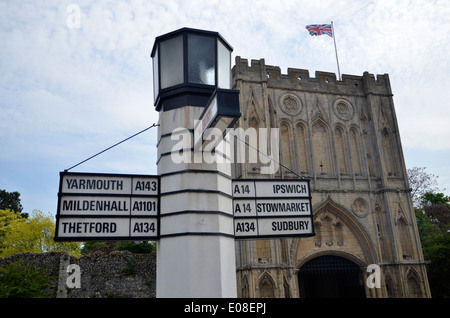 Old fashioned road sign, Suffolk, England Stock Photo - Alamy