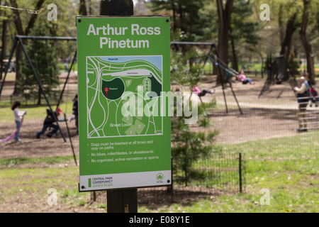 Sign and Map, Arthur Ross Pinetum, Central park, NYC, USA Stock Photo ...
