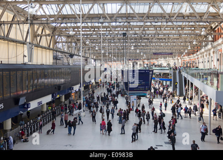 Waterloo Station concourse - London Stock Photo - Alamy