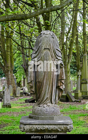 Headless Statues in a graveyard Stock Photo - Alamy