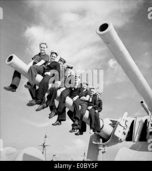 HMAS Perth (D29), an Australian Navy ship, is depicted in the Indian ...