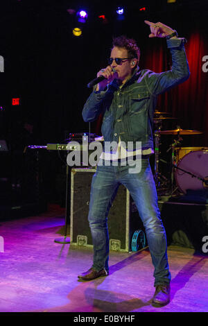 Madison, Wisconsin, USA. 5th May, 2014. Vocalist SCOTT WEILAND peforms ...