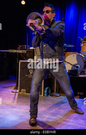 Madison, Wisconsin, USA. 5th May, 2014. Vocalist SCOTT WEILAND peforms ...