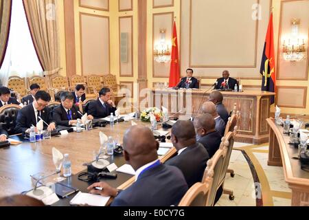 Luanda, Angola. 9th May, 2014. Chinese Premier Li Keqiang (1st L), his ...