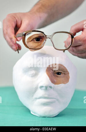 Leipzig, Germany. 07th May, 2014. COMBO - the combination picture shows ...