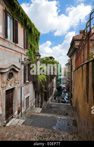 Enge Gasse, Rom, Italien - Narrow alley, Rome, Italy Stock Photo - Alamy