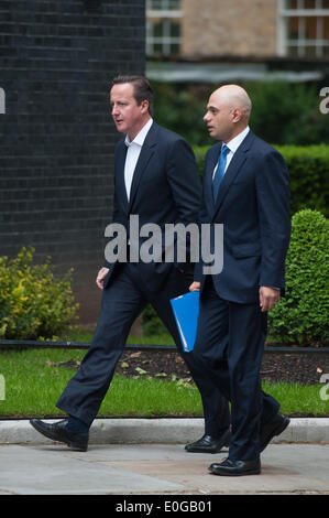 Ministers arrive for a Cabinet Meeting held in 10 Downing Street ...