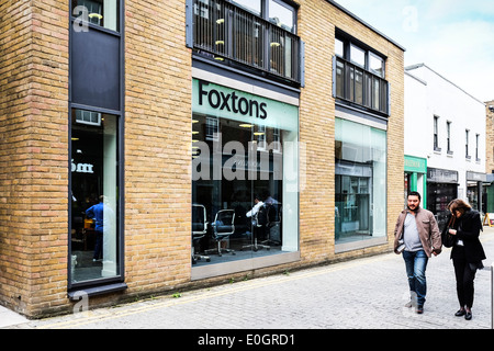 A Foxtons estate agent office in South London displaying properties for sale Stock Photo - Alamy