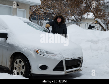 A woman clears snow off her car Stock Photo - Alamy