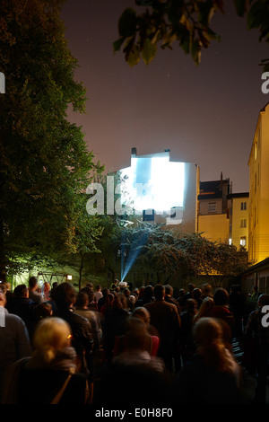 Movie art project 'A wall is a screen', film screening/projections in ...