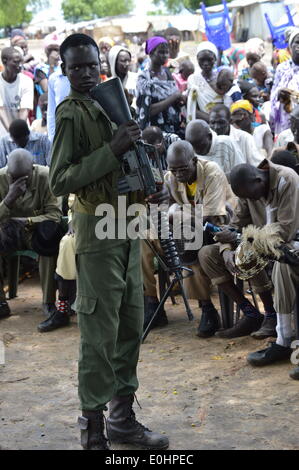 Gumuruk, Jonglei, South Sudan. 13th May, 2014. Delegation members ...
