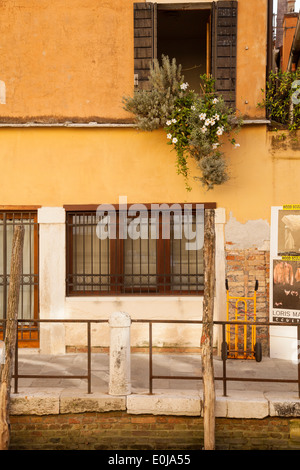 Storefront. Venice. Italy Stock Photo - Alamy