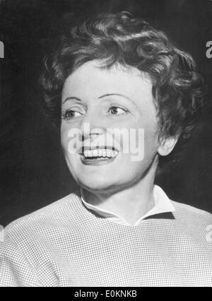 Portrait of singer and cultural icon Edith Piaf Stock Photo - Alamy