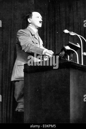 Adolf Hitler at the podium Stock Photo: 69277135 - Alamy