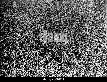 Crowd salutes Nazi Leader Adolf Hitler in streets of Munich Stock Photo ...