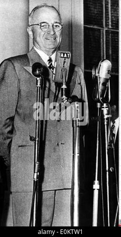 President Harry S. Truman speaking at a press conference Stock Photo ...