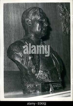 Bust of Ernest Bevin Stock Photo - Alamy