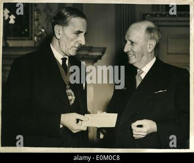 New Zealand High Commissioner to London Bede Corry lays a wreath for ...
