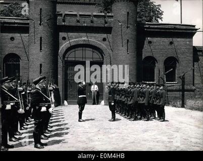 Berlin 197072 A Young Officers Tale Spandau Prison