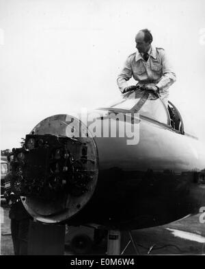 Squadron Leader Neville Duke Stock Photo: 69281157 - Alamy