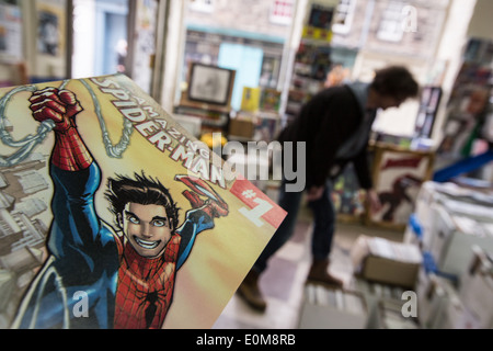 Deadhead Comics shop in Candlemaker Row, in Edinburgh, Scotland Stock ...