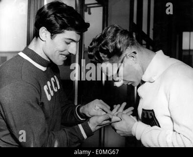 Soviet gymnast Albert Azaryan Stock Photo - Alamy
