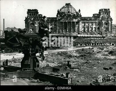 The destroyed Reichstag Stock Photo - Alamy