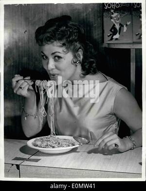 The art of eating Spaghetti Stock Photo - Alamy