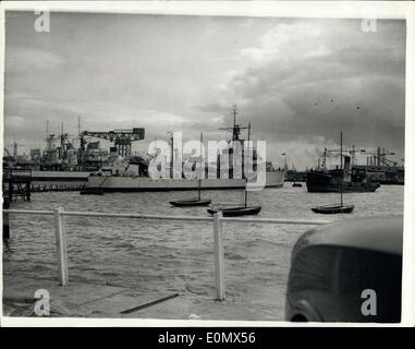 Black and white: Destroyer in Portsmouth harbour. D34, Royal Navy Type ...