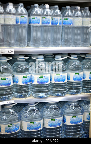 Bottled water for sale at a market in Manhattan, NYC Stock Photo - Alamy