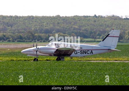 Piper Pa-34 Seneca twin engine prop plane multi engine flight crew ...