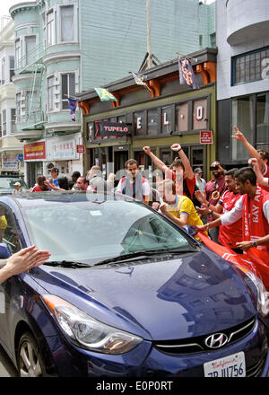 Cheering Arsenal fans crowd the streets of Islington today (Sun) as the ...