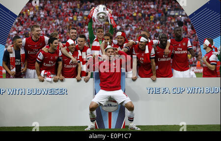 London, Britain. 17th May, 2014. Arsenal's Lukas Podolski (R ...