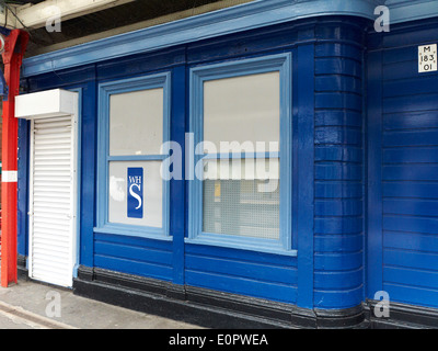 Closed down WHSmith booth on railway station in Cheshire UK Stock Photo ...