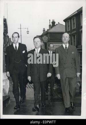 Dr John Bodkin Adams, who was accused of murdering his patients (centre ...