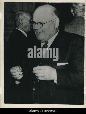 Dr John Bodkin Adams, who was accused of murdering his patients (centre ...