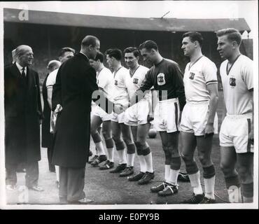 Manchester United goalkeeper Ray Wood falls, Real Madrid 's outside ...