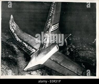 Forty-three people were killed after a tube train crashed through ...