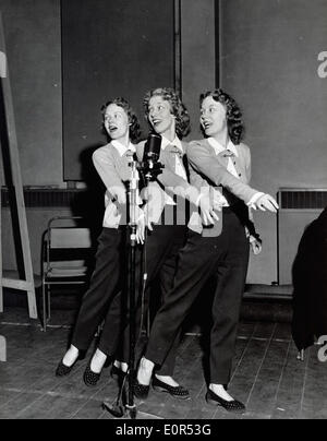Three singing sisters Stock Photo - Alamy