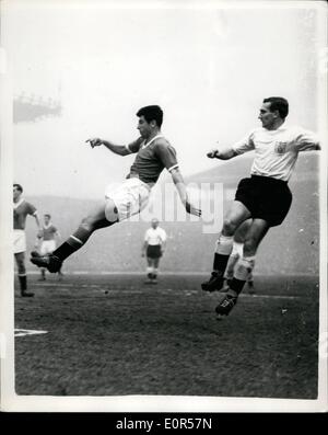 MANCHESTER UNITED V FULHAM Stock Photo - Alamy