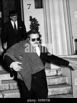 Singer Frank Sinatra with Lady Adelle Beatty Stock Photo - Alamy