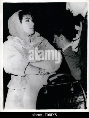 ACTRESS PIER ANGELI WITH HUSBAND IN LONDON 14 FEBRUARY 1962 Stock Photo ...