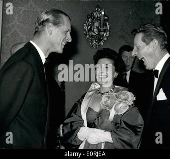 DANNY KAYE, wife SYLVIA FINE and daughter DENA KAYE, late 1940s Stock ...