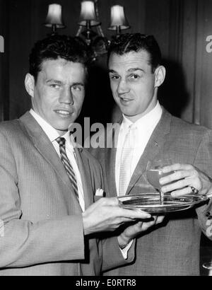 BOXERS PAUL PENDER AND TERRY DOWNES IN BOXING FIGH IN LONDON 12 JULY ...