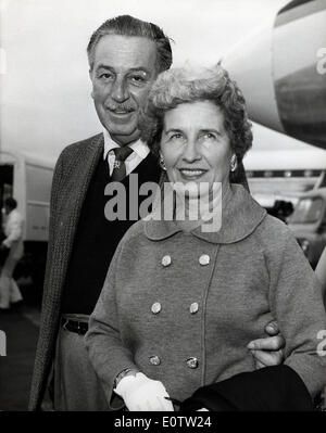 Walt Disney with his wife, Lillian Bounds after the Oscars prize-giving ...